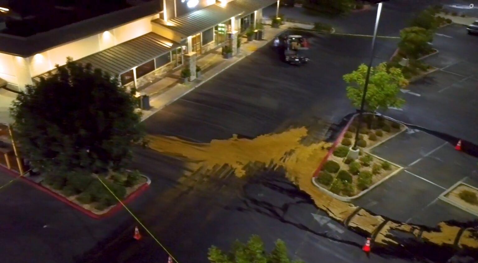 California Restaurant Grease Trap Clog Overflows Into Parking Lot